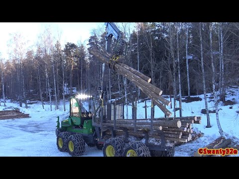 4K| John Deere 910G Forwarder Unloading Timber - YouTube