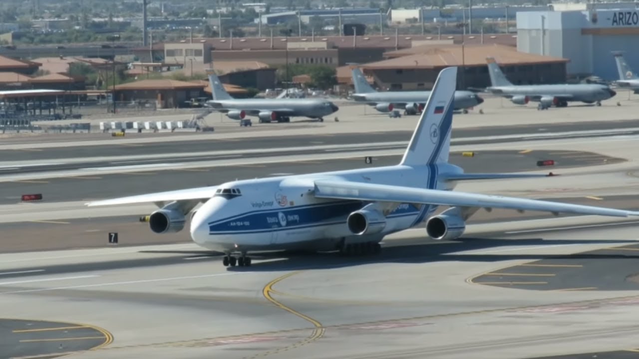 Antonov an-124 (Phoenix Sky Harbor) - YouTube