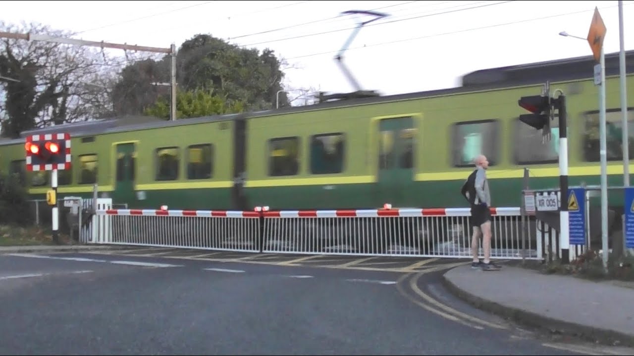 Level Crossing - Merrion Gates, Dublin - IE 8520 Class Dart Train - YouTube