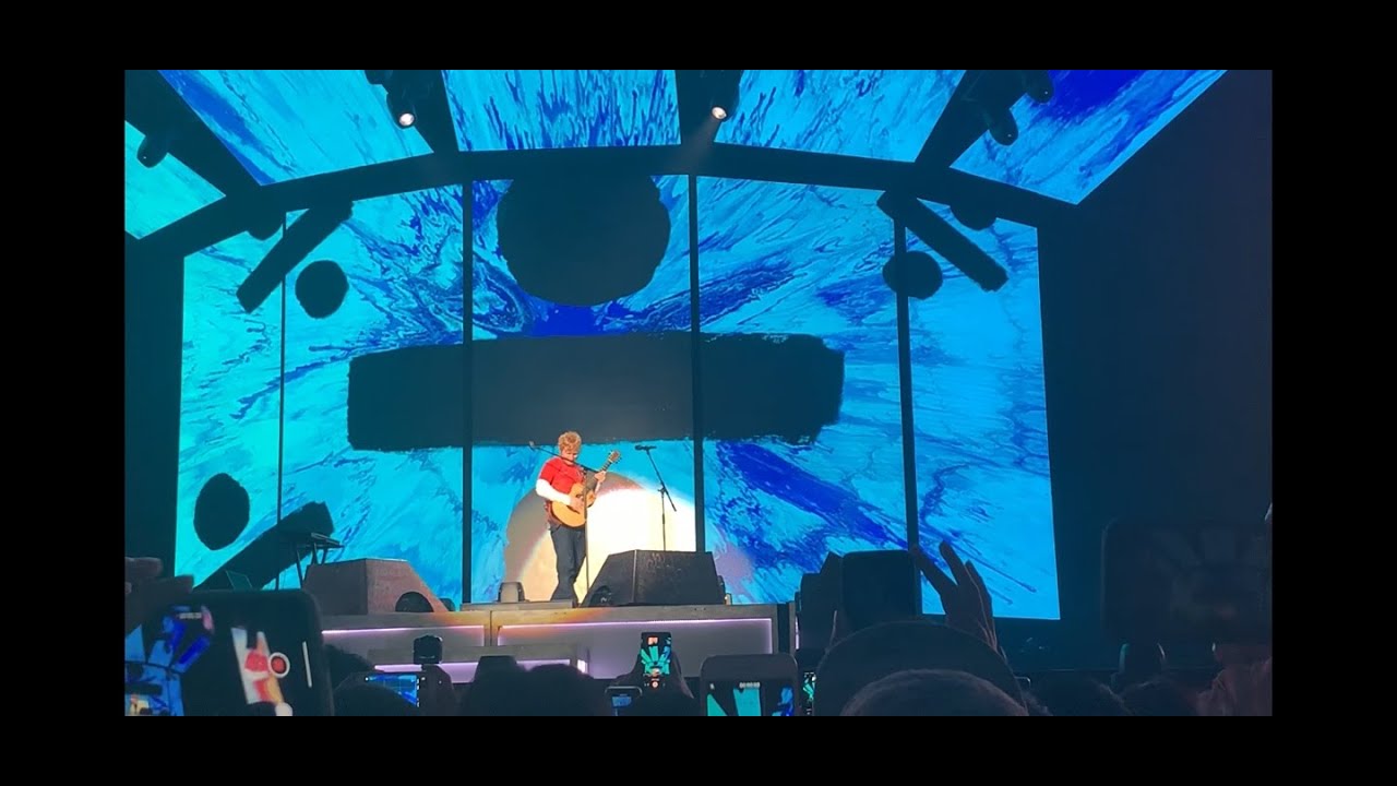 Ed Sheeran - Shape Of You(live in Incheon, KOREA 4/21/19) - YouTube