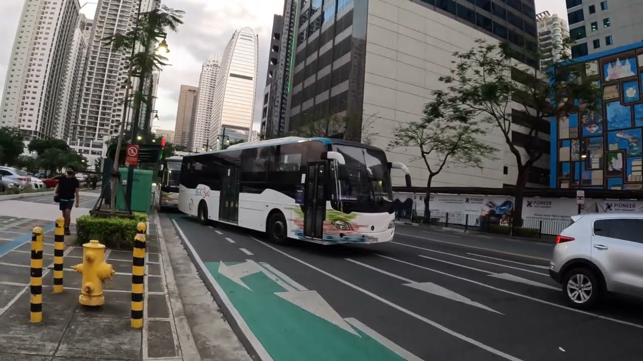 5th Avenue BGC 4K HD Walking Tour - YouTube