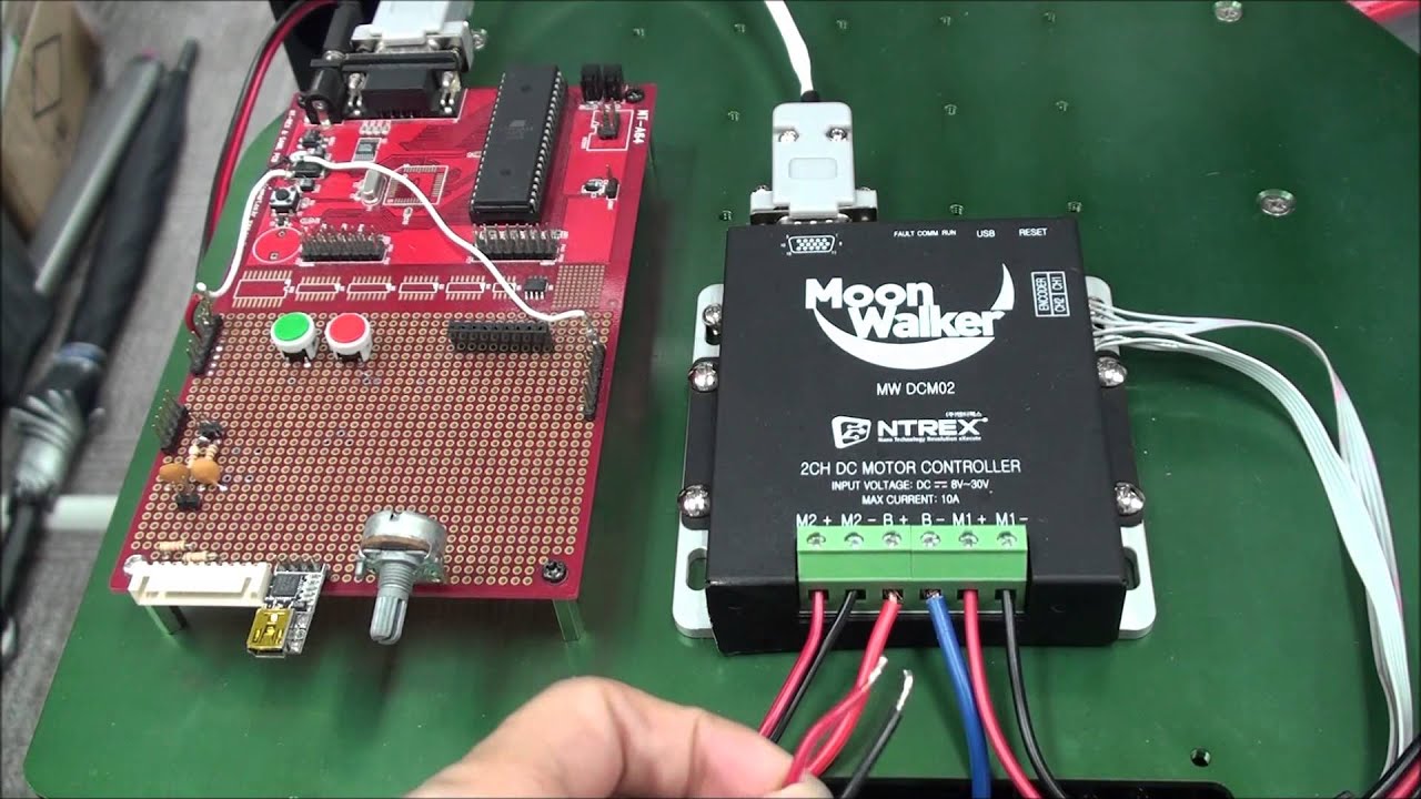 [MoonWalker] Drive the mobile robot by mcu board - YouTube
