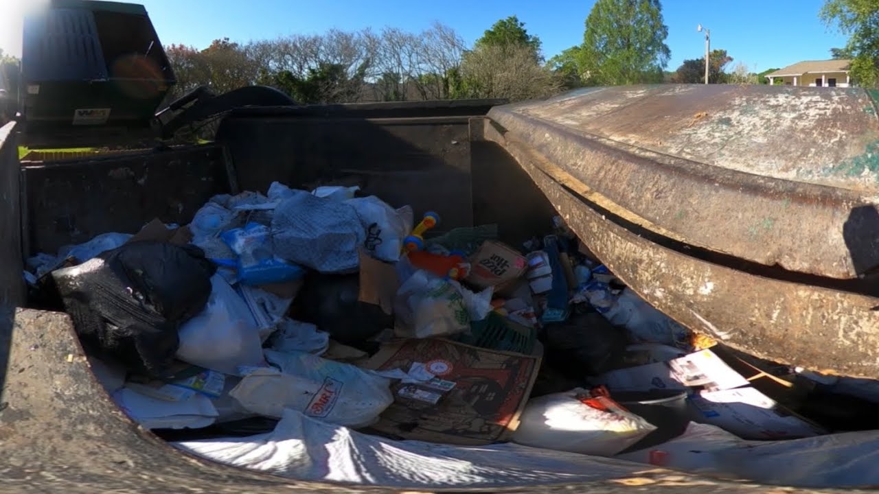 Front load garbage truck hopper cam - YouTube