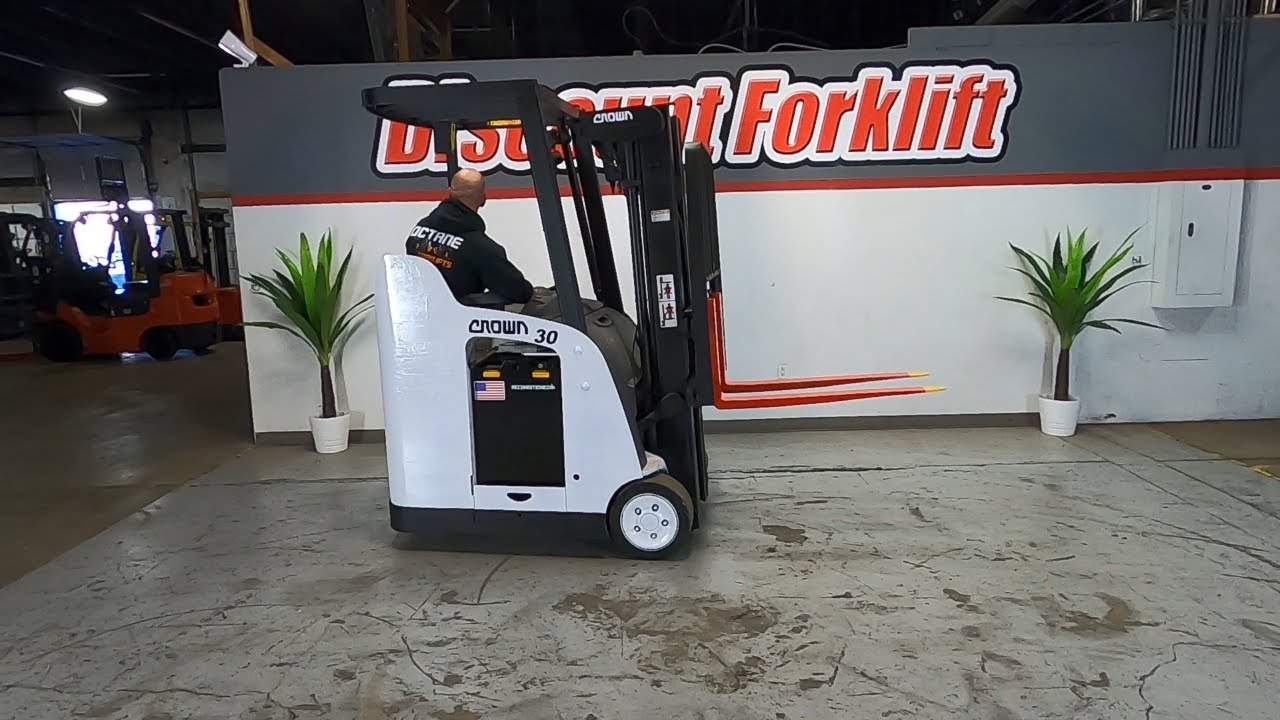 CROWN RC5530-30 3,000lb Electric #1149 - Docker For Sale - YouTube