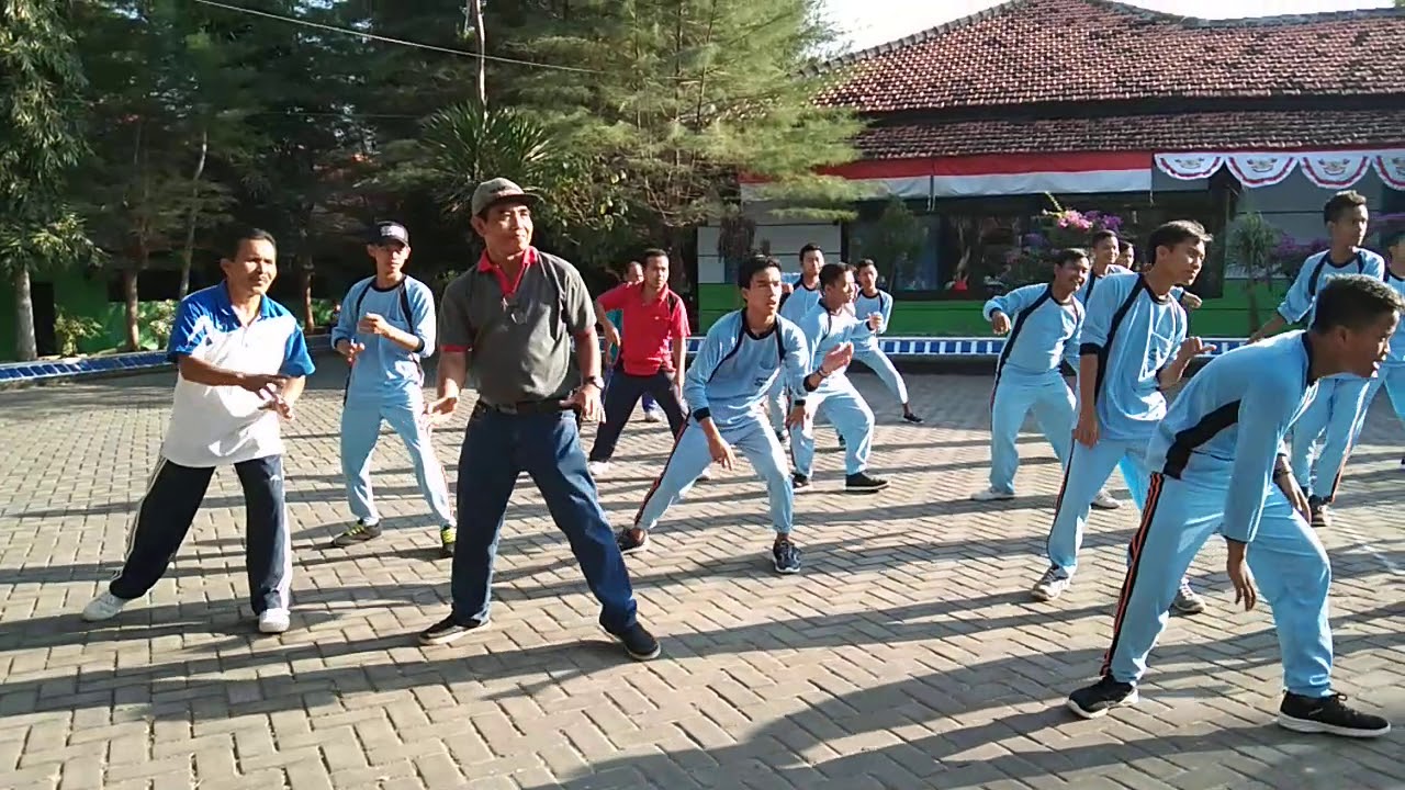 Senam Aerobic Modern - YouTube