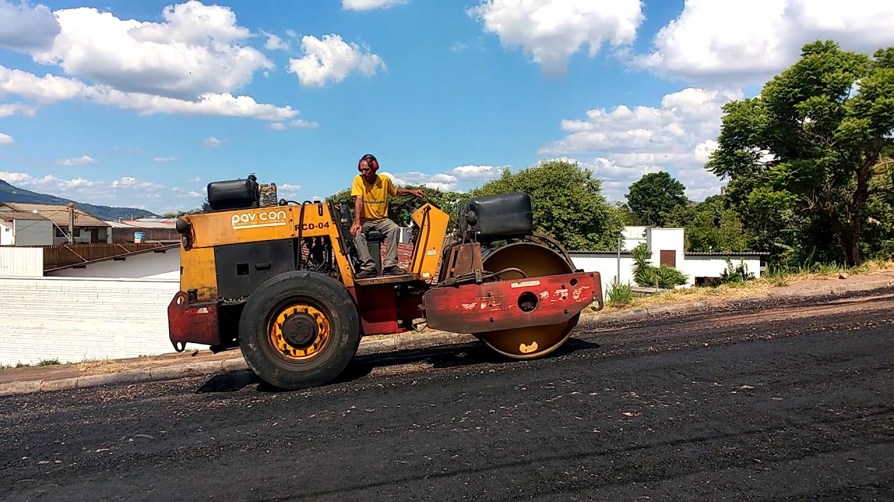 Amazing Dynapac CA150 working on a steep hill - YouTube