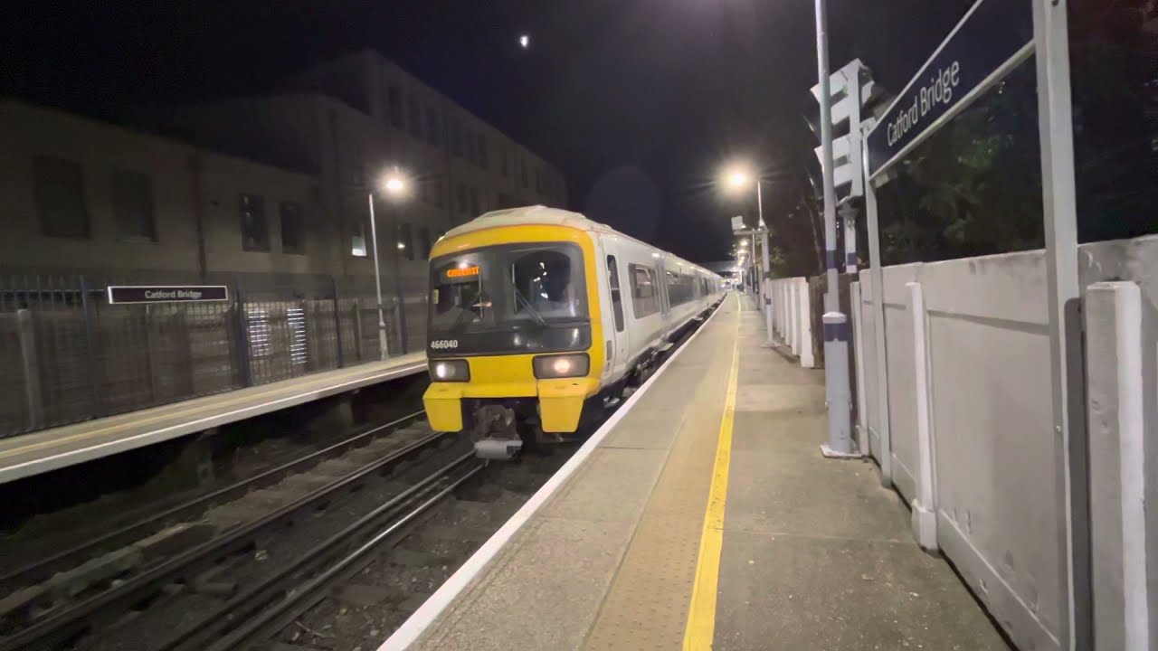 Southeastern Class 466+465 combo departs Catford Bridge for Cannon ...
