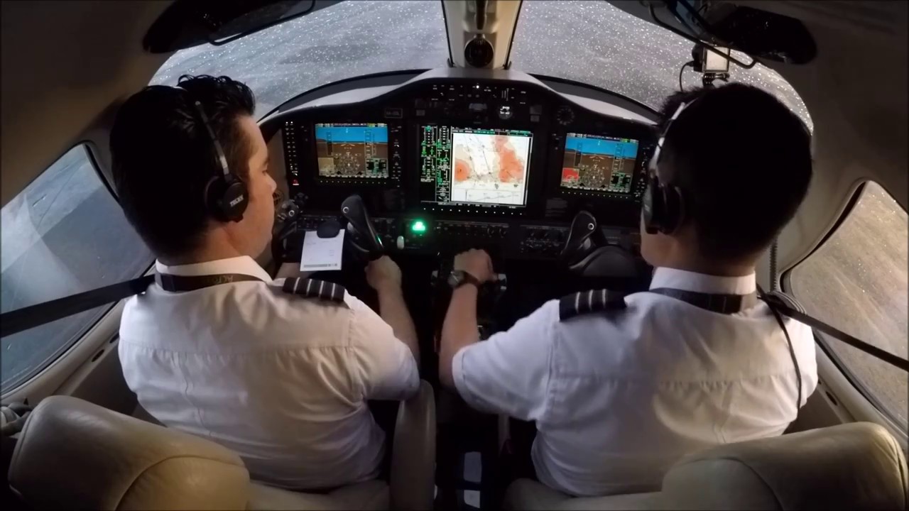 Flight from the cockpit Citation Mustang - YouTube