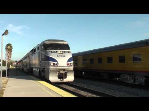 UP SD70ACe #1989 Meets Amtrak #775 in Moorpark, California. - YouTube