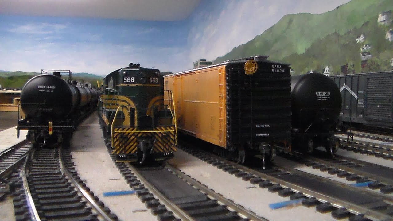 Long Oil Train At EMMRC & BAR geeps + MEC SW7's 4/13/2015 - YouTube