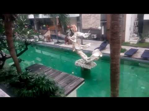 SENSOR KAMERA TERSEMBUNYI INTIP AKSI DI LINGKUNGAN KOLAM RENANG HOTEL