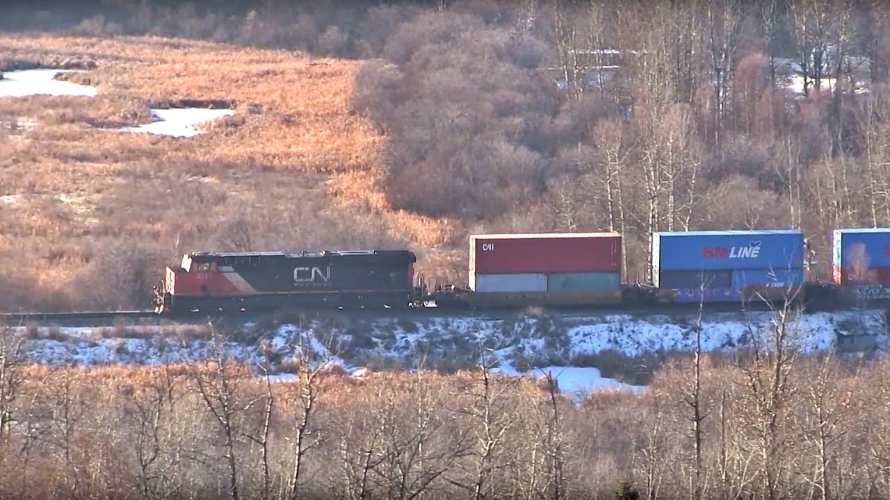 CN ES44DC 2281 With Early Casted K5HL Leads CN Q118 East At Fallis ...