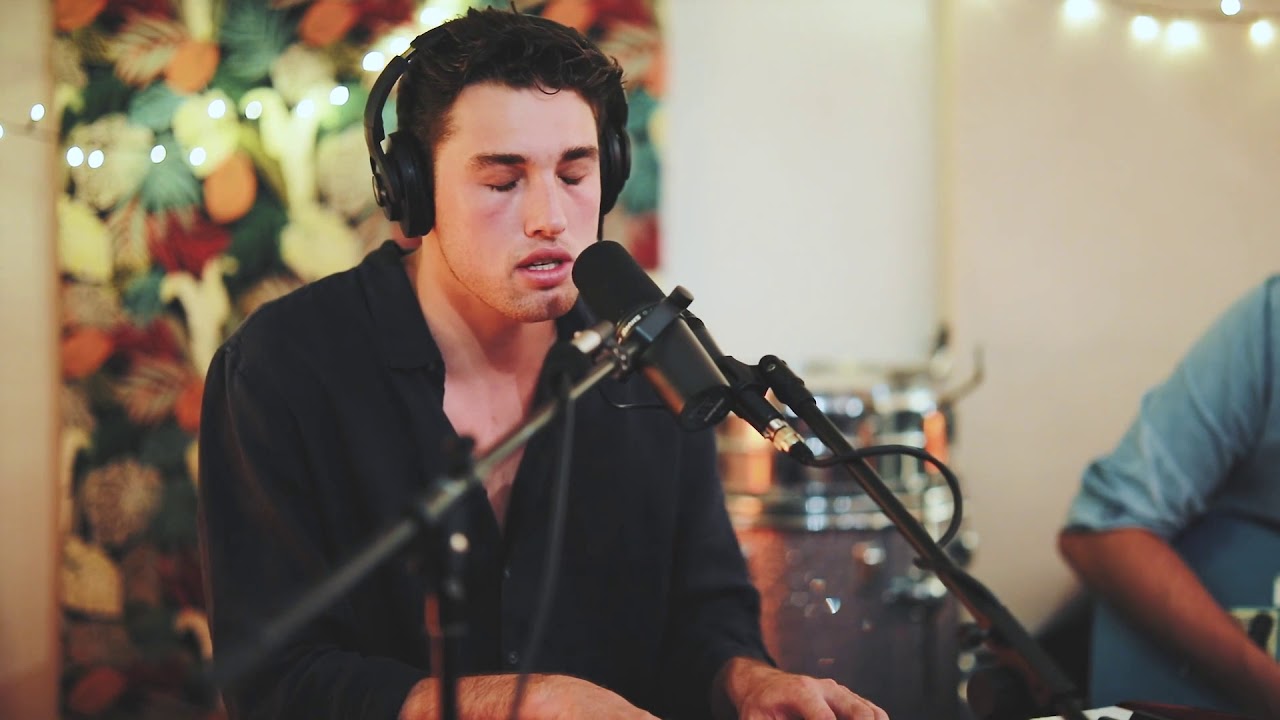 Ed Wells - Comes Around (Acoustic) Live - YouTube