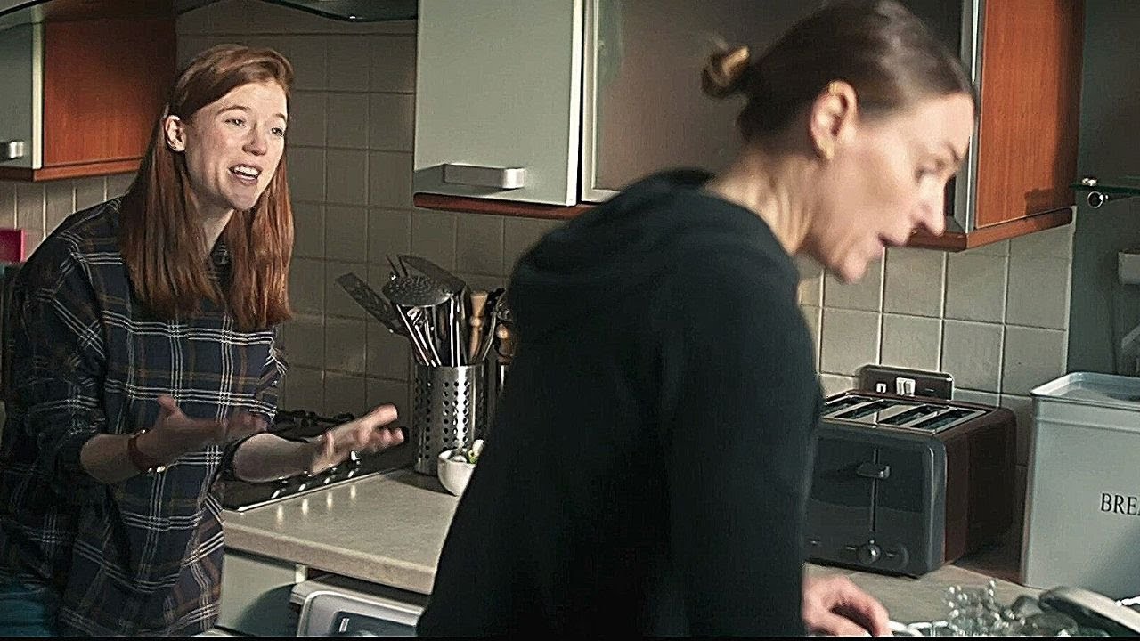 Amy and Kirsten || Vigil - 1x05 'Are you ashamed of me?' - YouTube