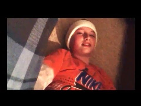 boy farting on command / video preview