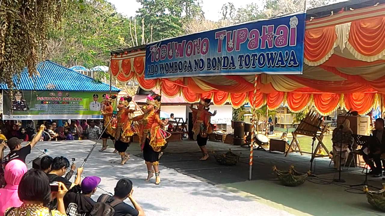 Tari Maluo Utelo atau Ayam Betina - YouTube