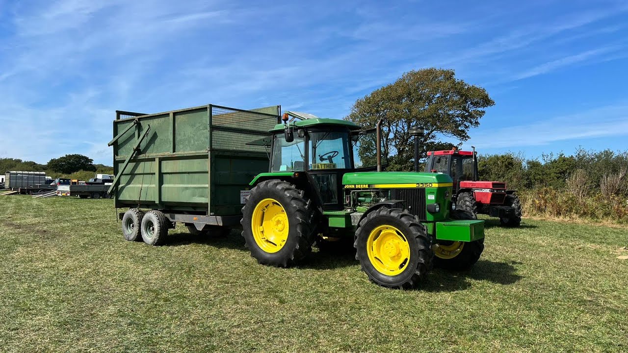 John Deere 3350 carting silage at camrose vintage working day 2022 ...