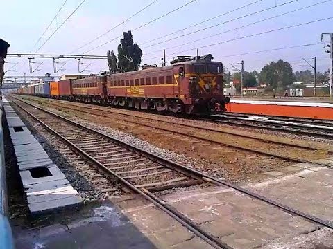 Twin AJJ WAG5 CONCOR skips Katpadi Junction - YouTube
