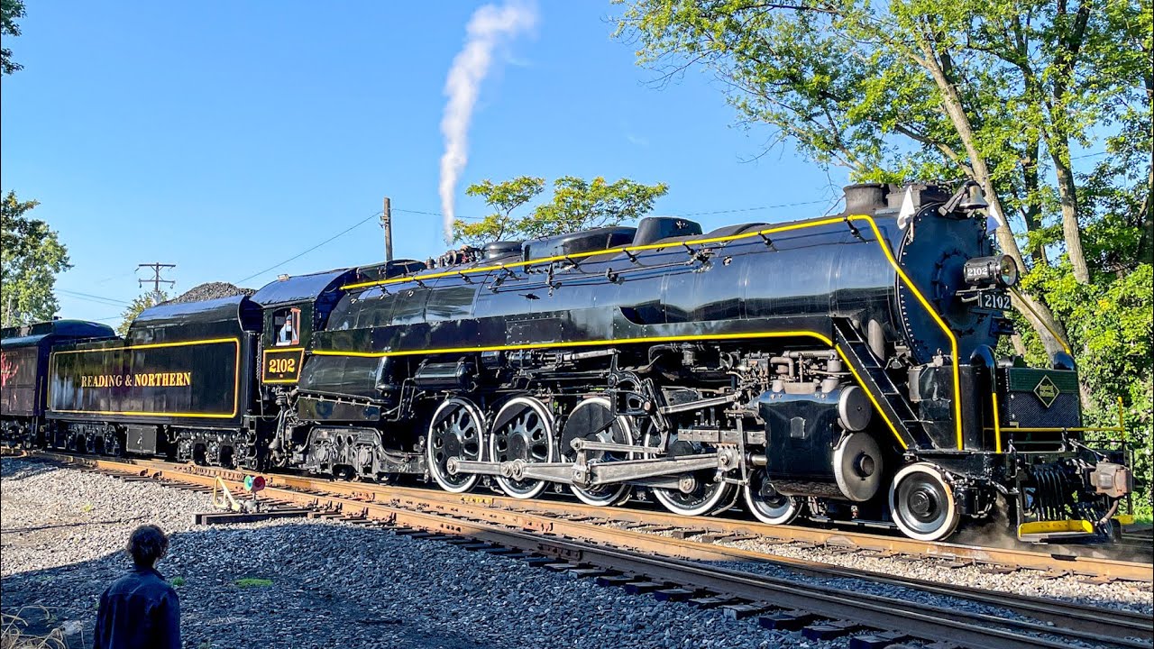 Reading & Northern #2102 departs Reading Outer Station in last Iron ...