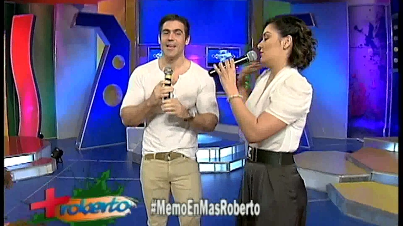 Memo Cortines besa a tueska - YouTube