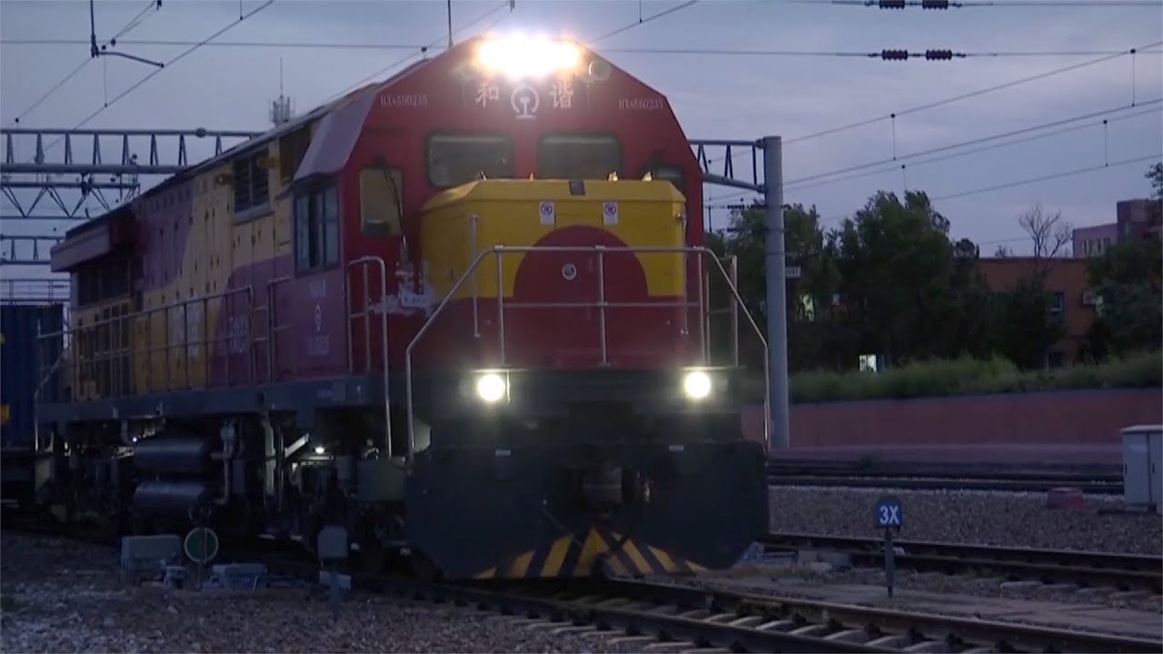 Cold-chain China-Europe freight train leaves Xinjiang - YouTube