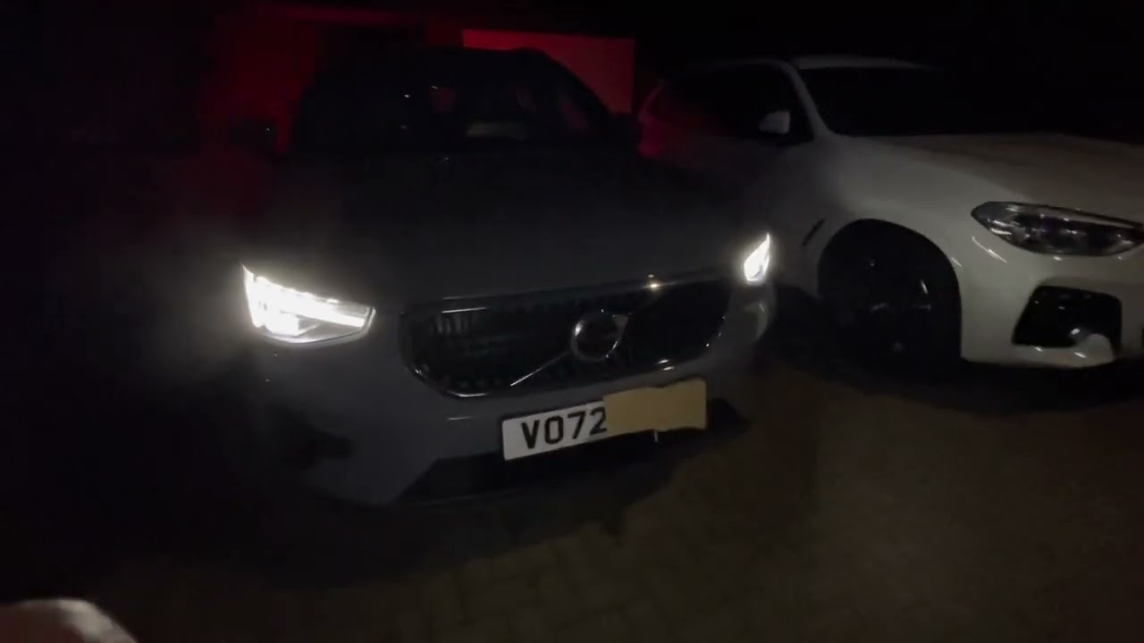 Volvo XC40 2023 B3 Core Night Time Lights - YouTube