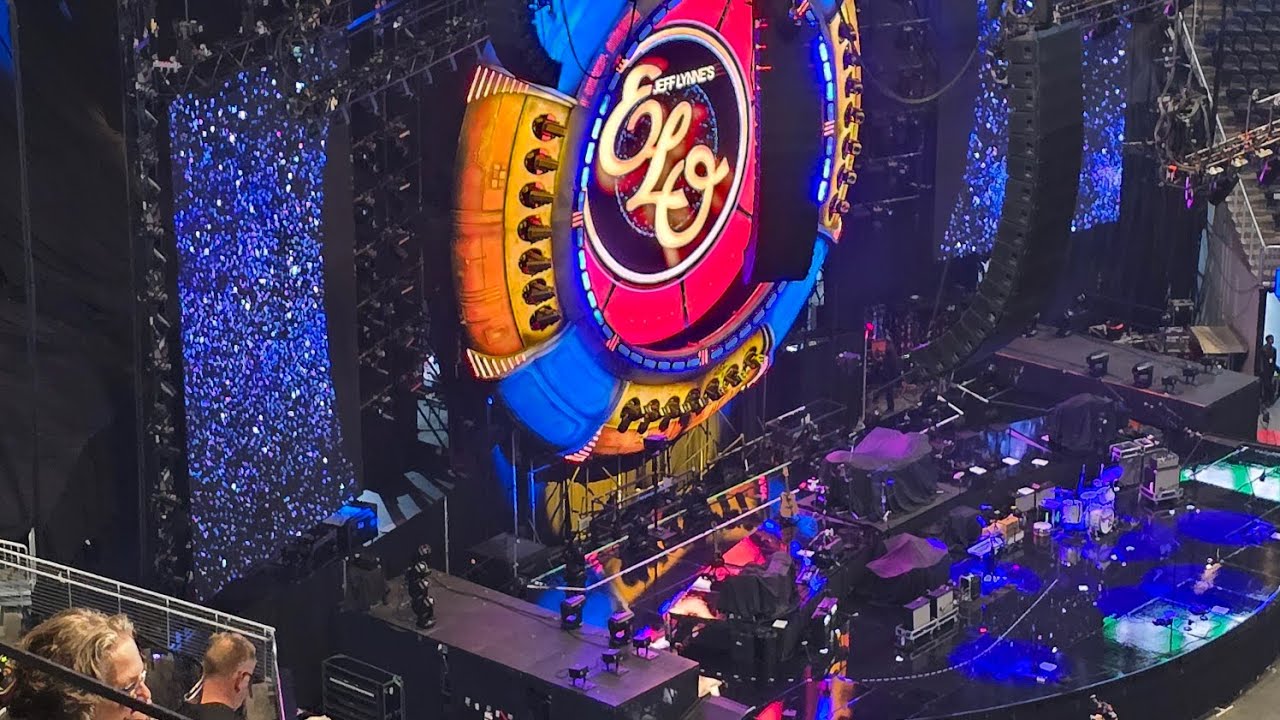 Jeff Lynne ELO Live Don't Bring Me Down 10/12/24 Atlanta Ga. - YouTube