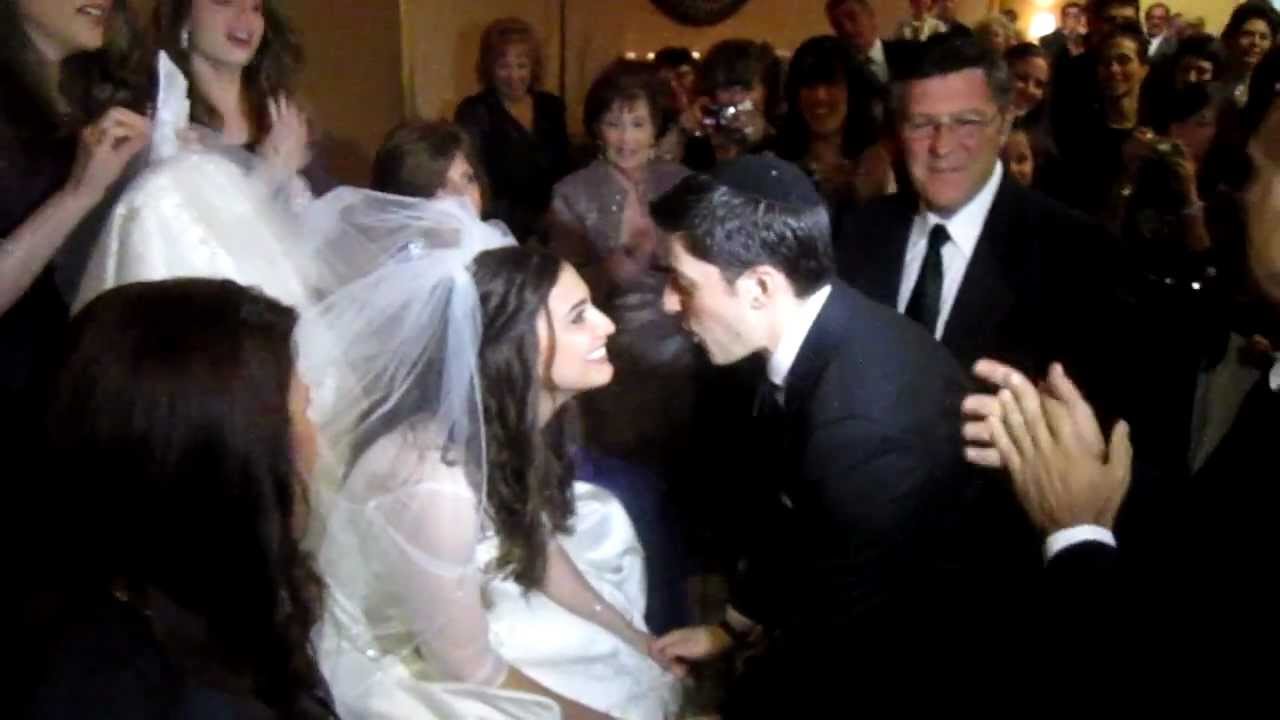 Hayley and Ari's Bedeken - YouTube