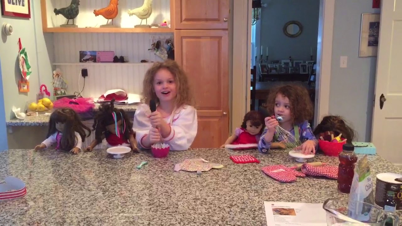 Girls in kitchen - YouTube