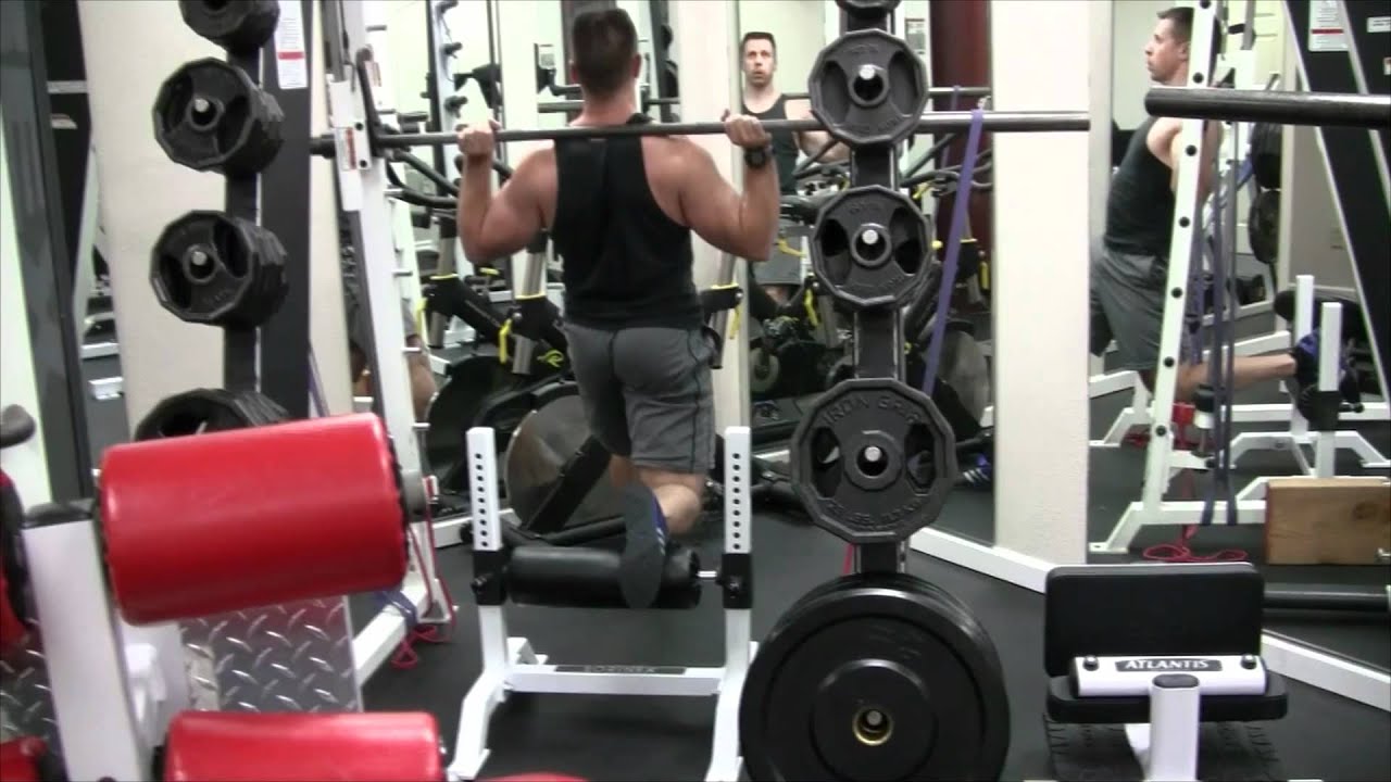 Single Leg Squat on a Smith Machine - YouTube