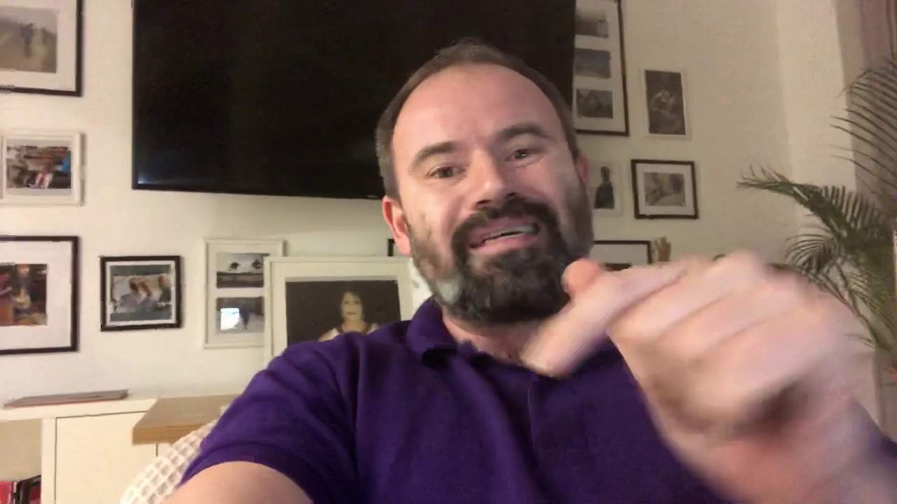 Lupi si lupoaice alfa sau oi negre - YouTube