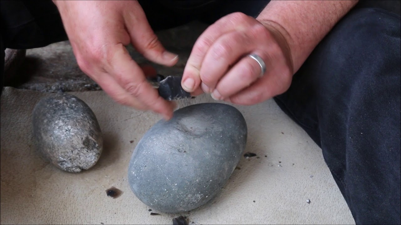 Flint knapping techniques: bipolar flake core reduction - YouTube