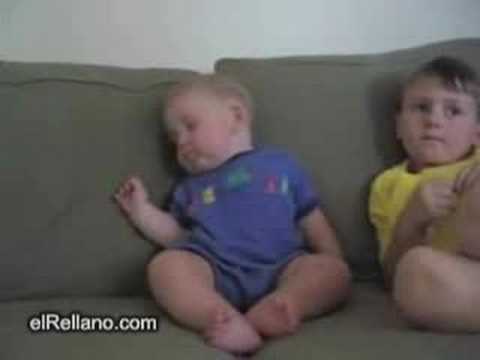 baby trying to stay awake!!!!! FUNNY!!! - YouTube