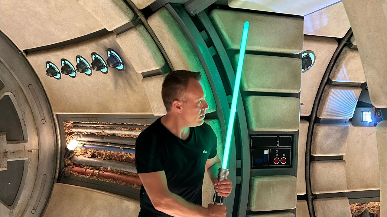 Savi's Workshop - Handbuilt Lightsabers, Walt Disney World. 2024 - YouTube