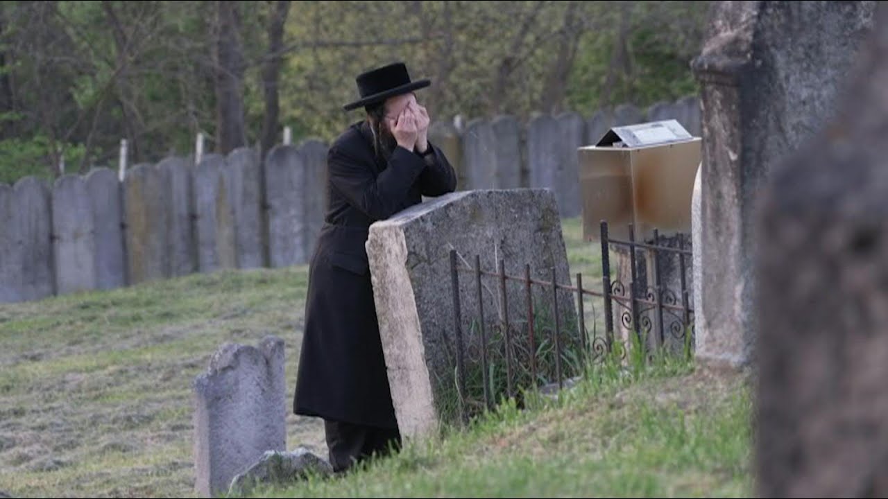 Cult of 'Miracle Rabbi' transforms sleepy Hungarian village | AFP - YouTube