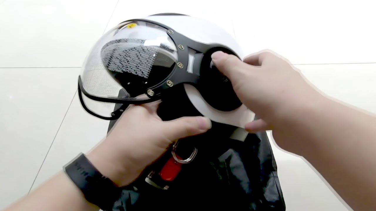 Helm ZEUS 218 PUTIH / WHITE - YouTube