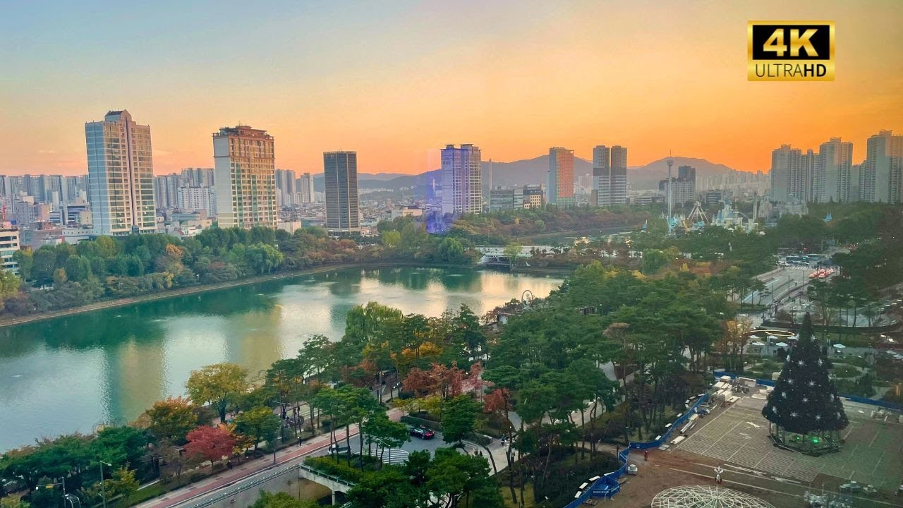 Beautiful Autumn Colours at Seokchon Lake Park 🍂 | Seoul's Hidden Fall ...