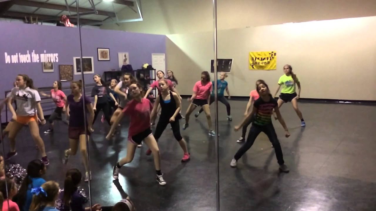 Play hard Denoyer dance Cesar Perez - YouTube