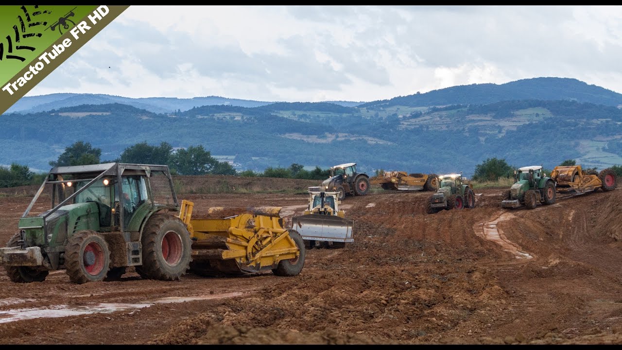 Chantier XXL de scraper avec 4xFendt 936/939 - YouTube
