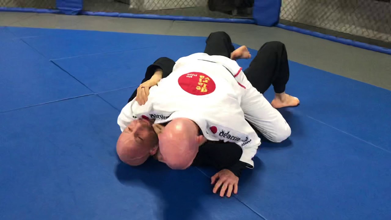 Head & Arm Choke from Mount - YouTube
