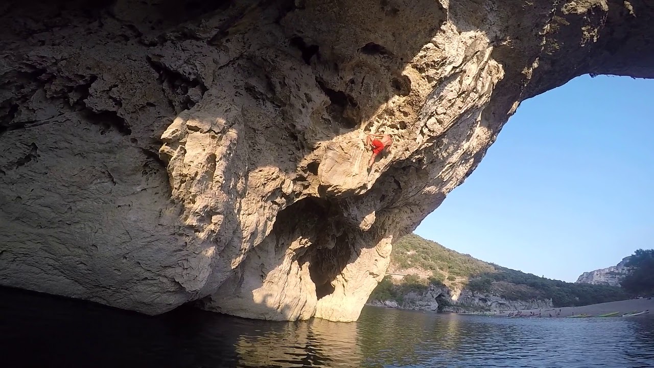 Escalade sous le pont d'arc - YouTube