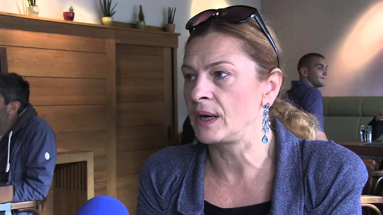 Jasna Đuričić,glumica u predstavi Galeb,03.oktobar - YouTube