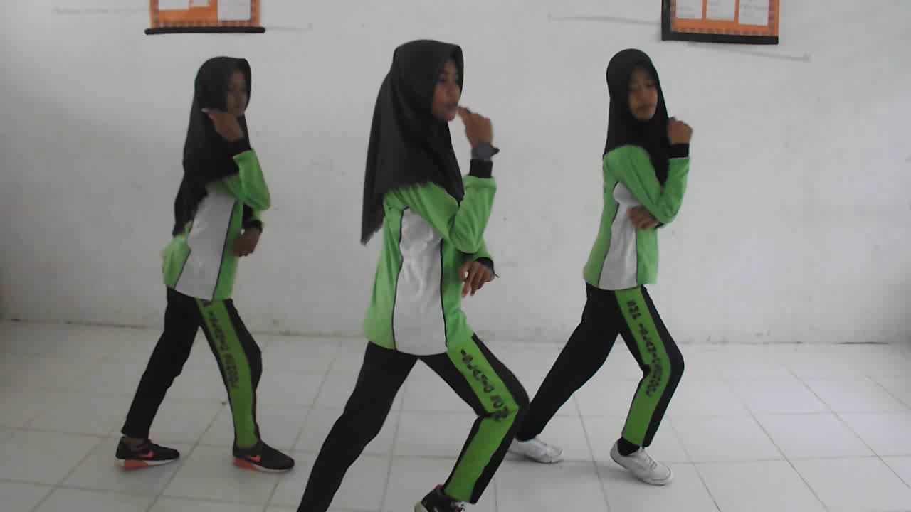 La Bicicleta Zumba Smp Islamic School Palu - YouTube
