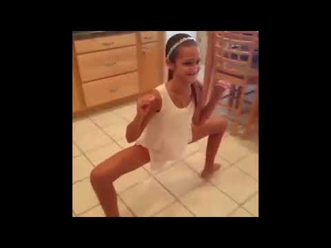 Garip Şekilde Yürüyen Kız