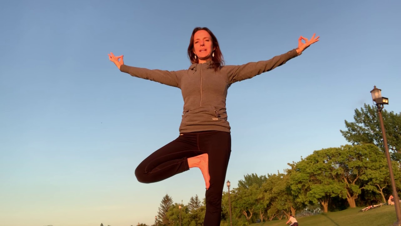 Mini Yoga 🧘🏻‍♀️ dans le salon #12 - YouTube