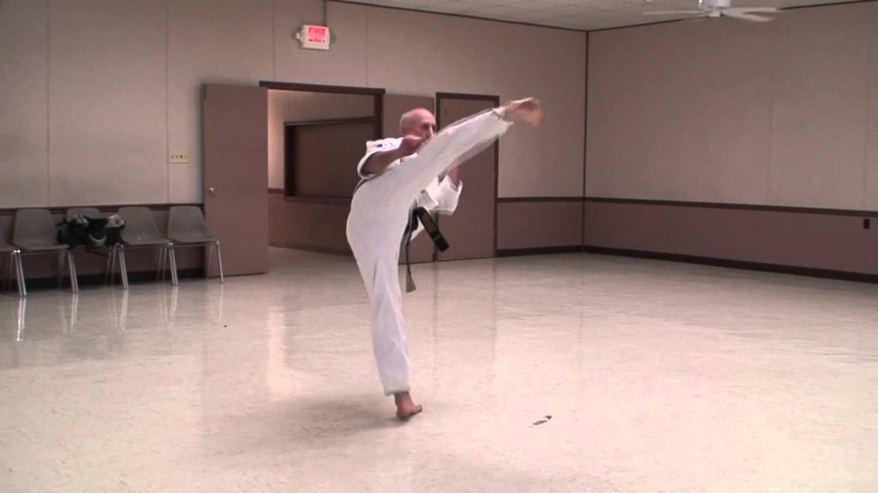 Choong-Moo Taekwondo Form by Master Jim Robinson - YouTube