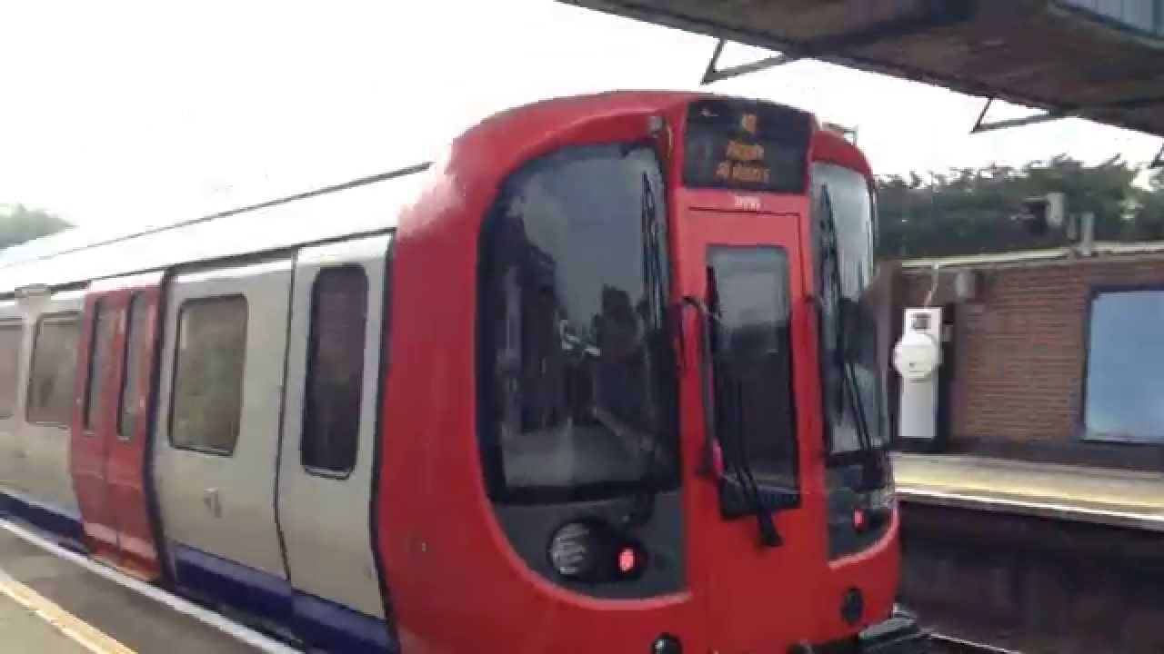 Metropolitan Line S8 stock departing Northwood - YouTube