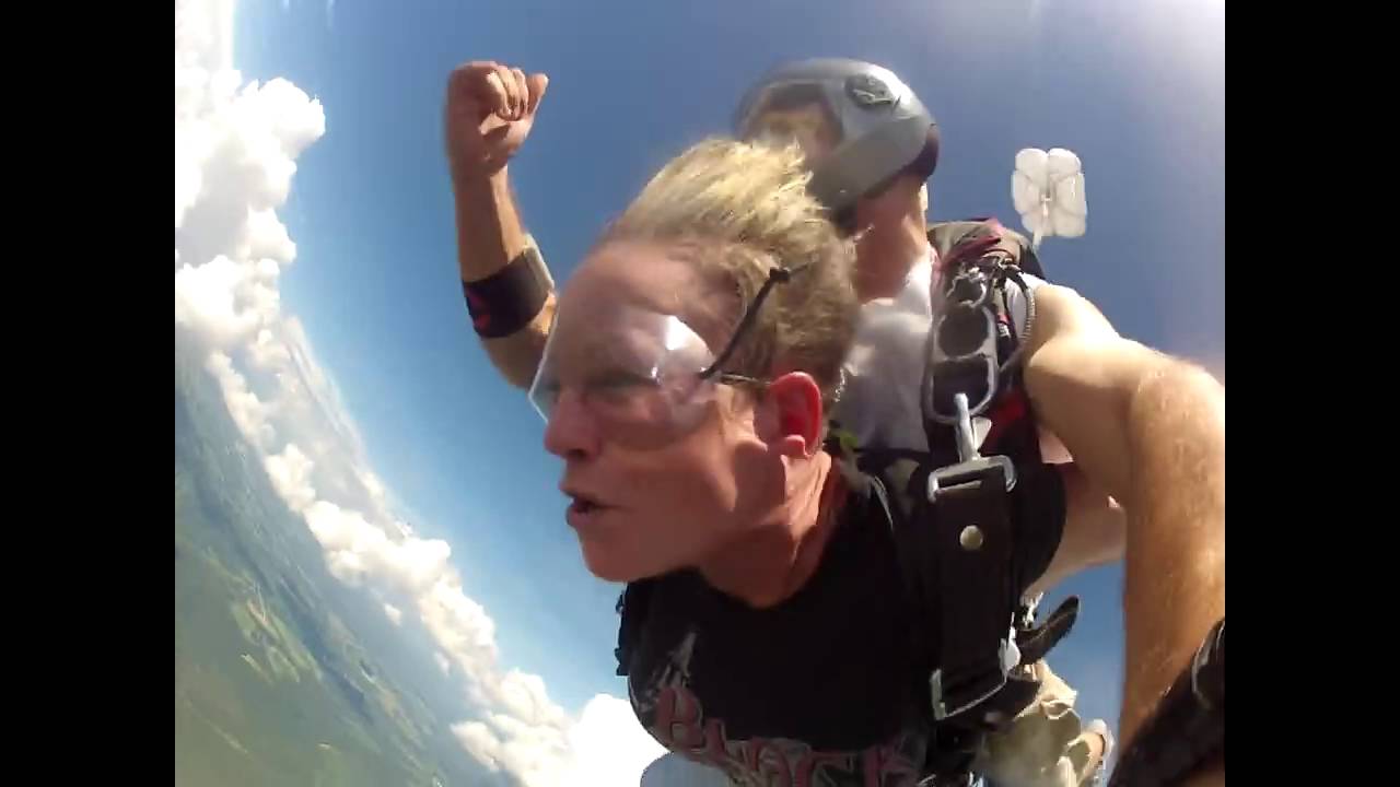Vicki - Jumps at Skydive Panama City - YouTube