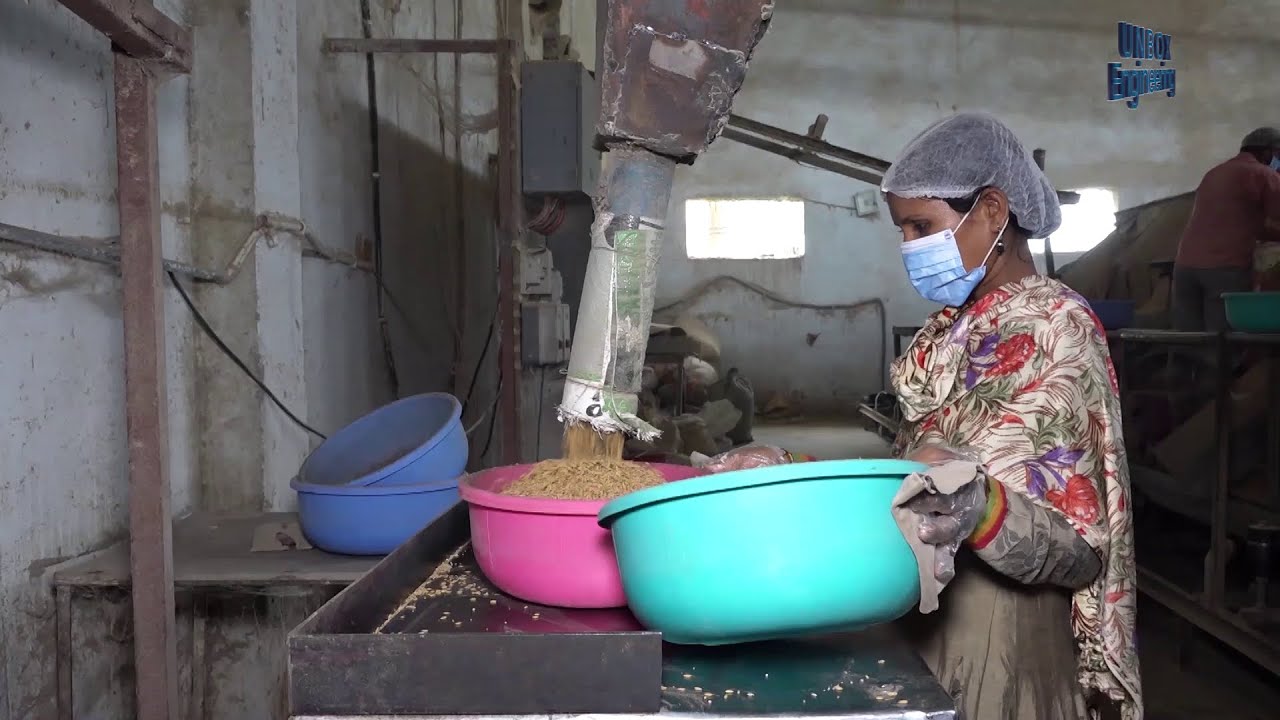 How Poha are Made From Rice | Poha Manufacturing Factory - YouTube