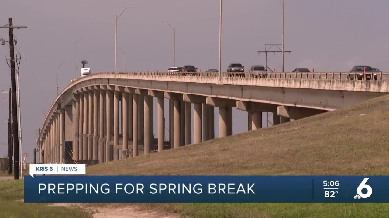 TXDOT crews prepare JFK Causeway for spring break traffic - YouTube